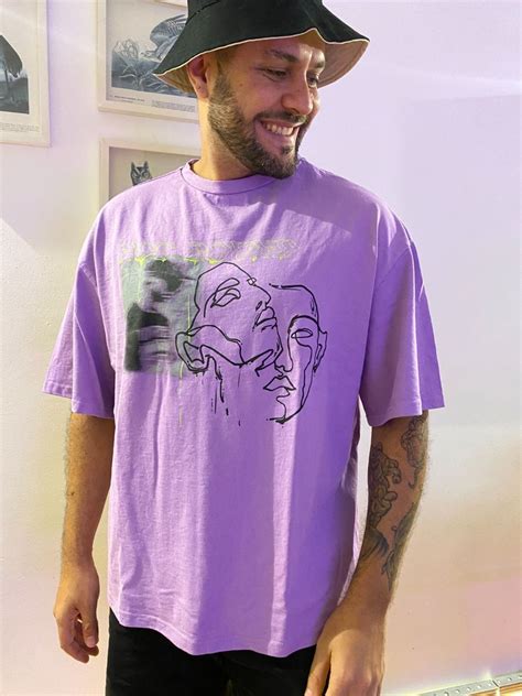Camiseta Roxa Shein Lavanda Com Estampa Neon Techinal Faces Lines