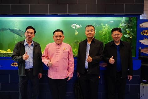นายพรพจน์ เพ็ญพาส ประธานกรรมการองค์การจัดการน้ำเสีย พร้อมด้วย นายปริญญา