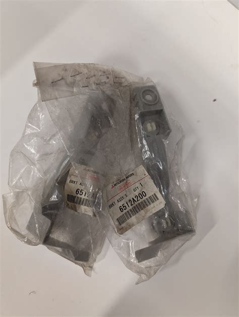 Front Side Skirt Brackets Pair Station Garage Parts