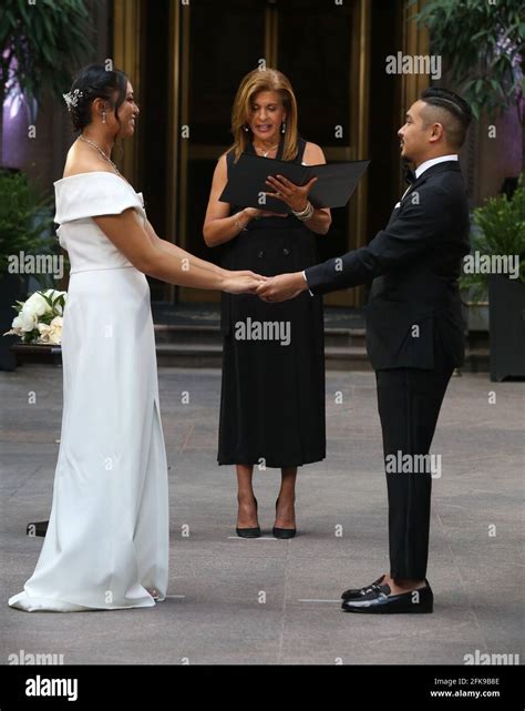New York Ny 06252020 Hoda Kotb Officiates The Wedding Of New