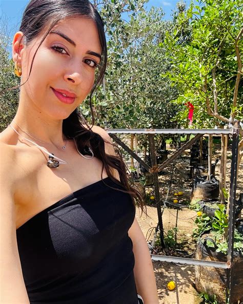 ‎נופר בטאט העמוד הרשמי‎ Added נופר בטאט העמוד הרשמי