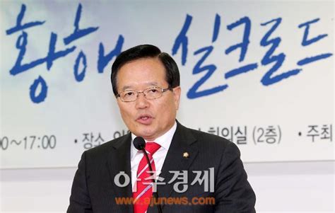 정무특보 겸직 논란존폐 최종 결정 국회의장 손에 아주경제