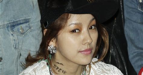 [sd포토] 이효리 온몸에 낙서 새긴 이름 누군가했더니