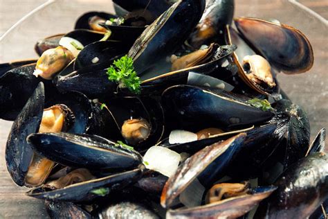 White Wine And Garlic Mussels Paleo Leap