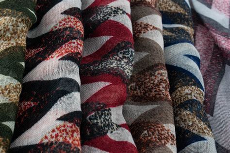Everyday Geo Print Hijab Hidden Pearls