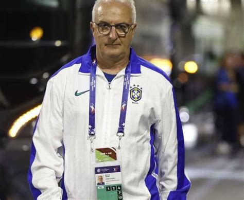 Blog do Capita Dorival Chega para Brasil x Costa Rica Casaco da Seleção de
