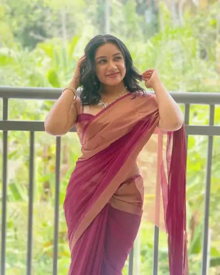 Raveena Daha Latest Hot Pics And Photo In Saree