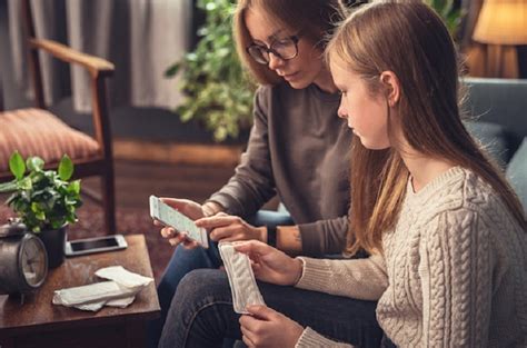 آموزش استفاده از نوار بهداشتی به دختران نوجوان