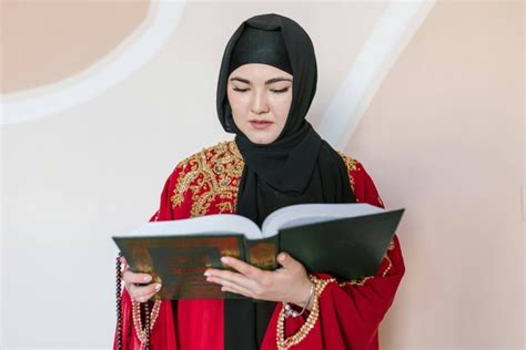 12 Amalan Doa Menyambut Bulan Ramadan 2024 Beserta Artinya Kumparan