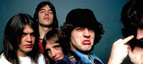 Em 27071979 Acdc Lança O Clássico Highway To Hell Livepass