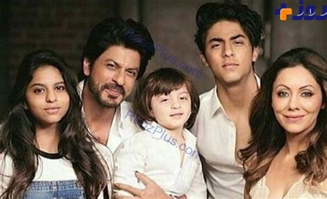 عکس ستاره باليوود شاهرخ خان دركنار همسر و فرزندانش