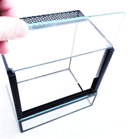 Terárium Pre Hmyz A Pavúky S Padacími Dverami