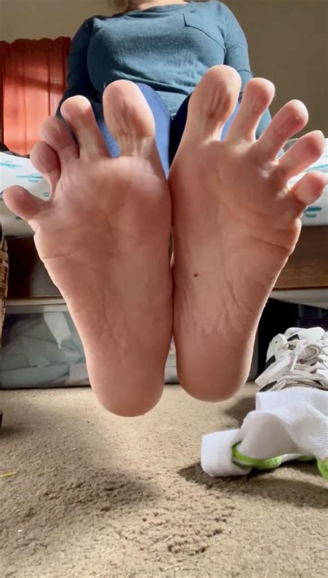 I Know My Size 10 Soles And Wrinkled Toes Make You Weak 😏💋 Rverifiedfeet