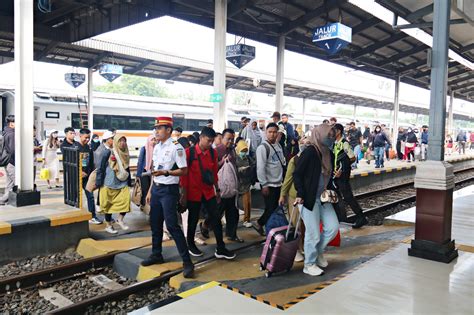 KAI Daop 3 Cirebon Catat 194 Ribu Penumpang Selama Masa Angkutan Nataru