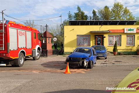 Wypadek pod Kutnem zderzyły się dwa samochody Wszystkie służby w