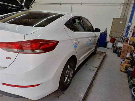 아반떼 자동차 조수석 차 문이 잠겨서 안에서 밖에서 모두 열리지 않음아반떼 차 문이 안 열림자동차 문 잠금장치 작동 안됨차 문 도어록 고장 수리차 문이 닫힌 상태에서