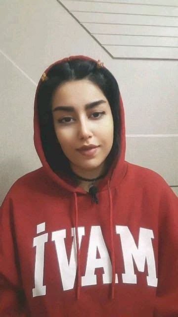 ‎حــانــا گوینده شعر پادکست‎ On Instagram‎ بگذشت و چه گویم چه برمن بگذشت 🎙hanicast