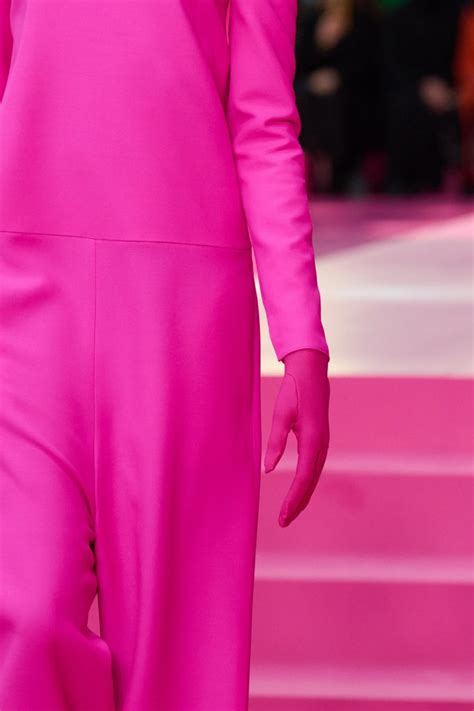 华伦天奴 Valentino 202223秋冬高级成衣秀细节 Paris Fall 2022 天天时装 口袋里的时尚指南
