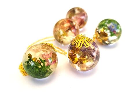 Secret Garden Epoxy Resin Orb Necklace Craft Kit Make 3