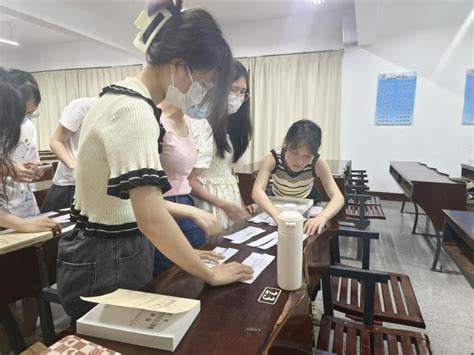 新闻系第一党支部举办拼起红色碎片铭刻党史之魂主题党日活动
