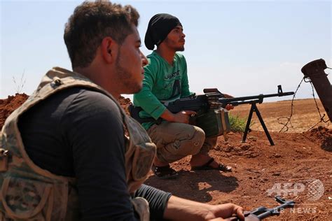 シリア反体制派が政府軍の進攻妨害へ橋爆破 写真5枚 国際ニュース：afpbb News