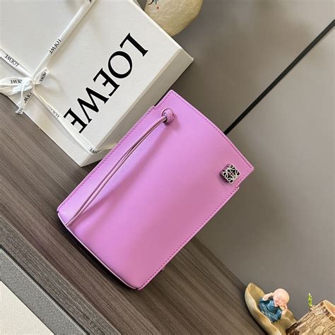 Id1945342023073123 Pi Lloewe經典小牛皮骰子包