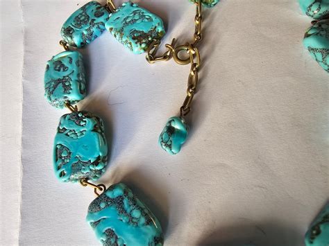 Se produkter som liknar Halsband med stora turkosa st på Tradera