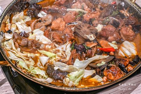 【西門町美食推薦】大四喜麻辣雞公煲 港籍主廚秘撈預約制私廚餐廳！沒提前訂位吃不到 周花花，甲飽沒