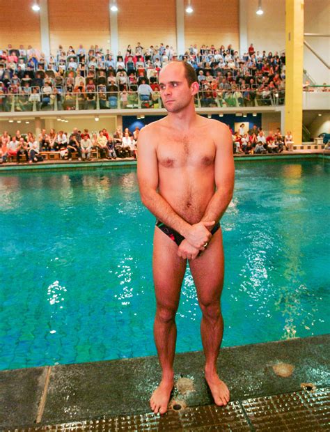 Jahrelanger Sexueller Missbrauch Schwimm Verband Reagiert Auf Vorwürfe