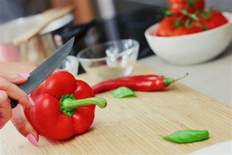 무료 이미지 과일 식품 후추 빨간 조리 생기게 하다 야채 부엌 요리사 칼 쿡 토마토 절단 손가락