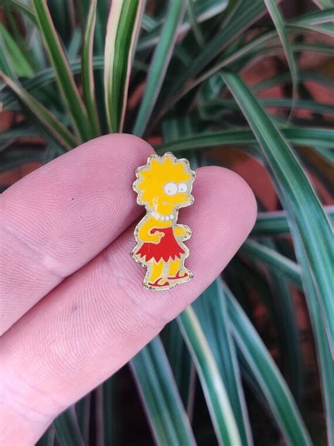Lisa Simpson Vintage Lapel Pin Badge Matt Groening Gem