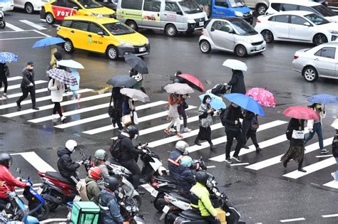 華南雲雨區東移水氣增 沿海防10級強風 新聞 Rti 中央廣播電臺