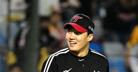 사진 임찬규 병살로 위기 지우며 미소