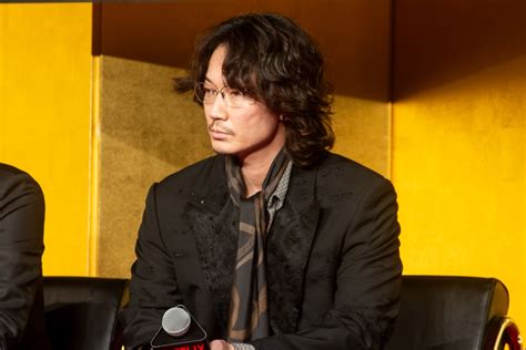 『地面師たち』完成報告会 綾野剛、豊川悦司との共演シーンで「瞳に吸い込まれていく」 Online Cinema Life シネマ
