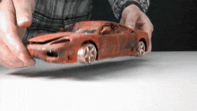 Детальную реставрацию игрушечной Ferrari показали на видео