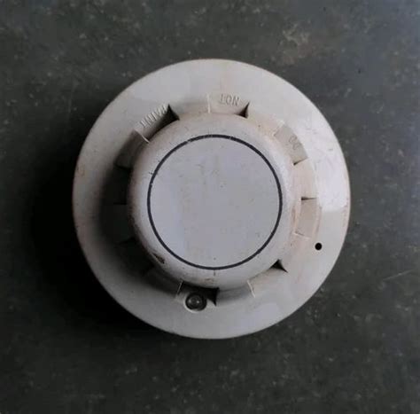 Optical Abs Plastic Ceiling Mounted Smoke Detector For Fire Fighting At ₹ 650 Piece In Mumbai
