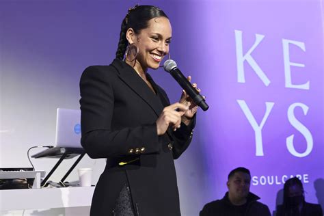 Alicia Keys Addresses Fan Kissing Her On The Cheek Mid Performance