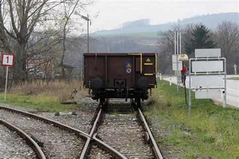 ÖBB 21 81 5133 009-7 Elos am 05.Dezember 2015 in Mistelbach LB ...