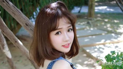 如何从肢体接触来判断女生对你有没有兴趣？ 知乎