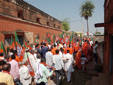जनसम्पर्क कर विशाल रैली के माध्यम से राज्यमंत्री एवं भाजपा प्रत्याशी ने