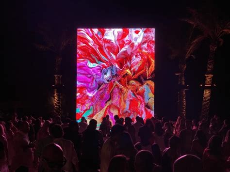 Новый проект Рефика Анадола воспроизводит данные о тропических лесах Читать Design Mate