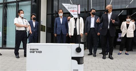 하반기에 로봇 실외 이동 허용했는데 ‘온통 중국산에 정부 난감