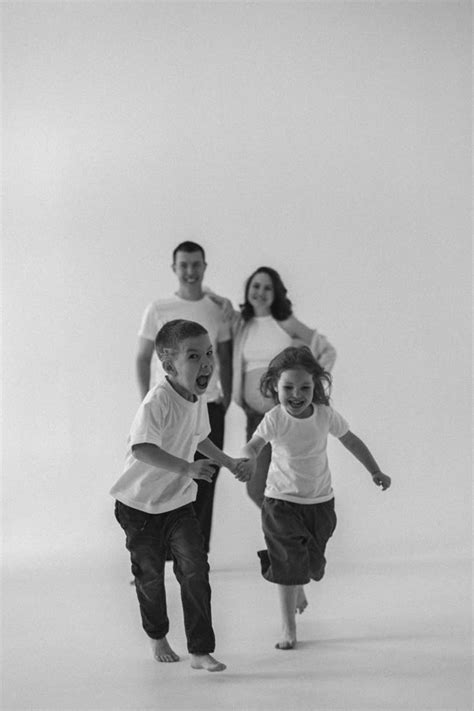 Семейная фотосессия в студии Семейные портреты Фотосессия Семейные фотосессии