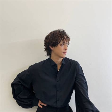 임시완 이렇게 잘생겨도 되나오나라도 참지 못한 진심 왕자님 같아