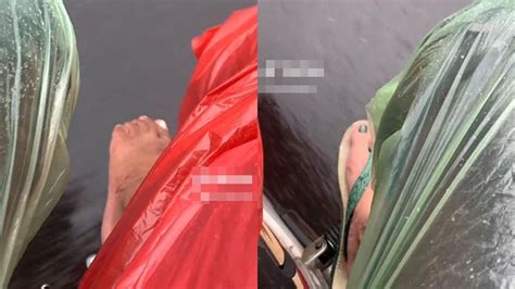 Bikin Hati Luluh Driver Ojek Online Pilih Telanjang Kaki Demi Sepatu Penumpangnya Tak Basah
