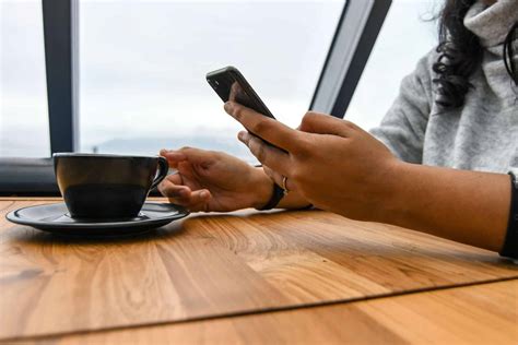 How To Quit A Job Over Text The Right Ways To Do It With Examples