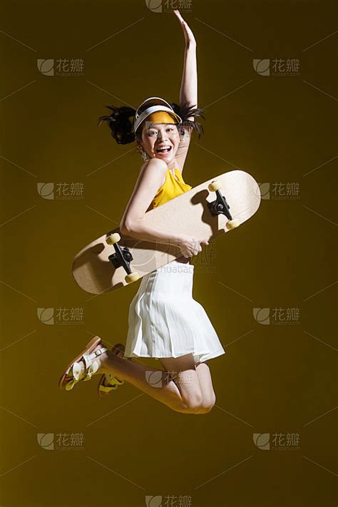 快乐的年轻女子