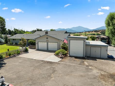 4810 Fern Valley Medford Or 97504 Mls 220205216 Coldwell Banker