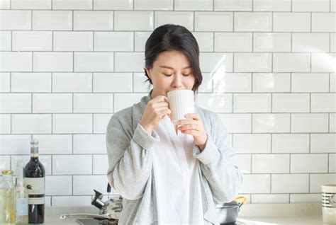 뼈 약해지고 심장 두근거리는 갱년기 건강하려면 ‘이것 덜 먹으세요