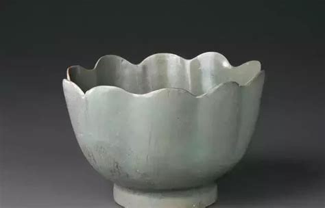 宋代汝窑瓷器均用玛瑙入釉是真的吗吗 闪电鸟